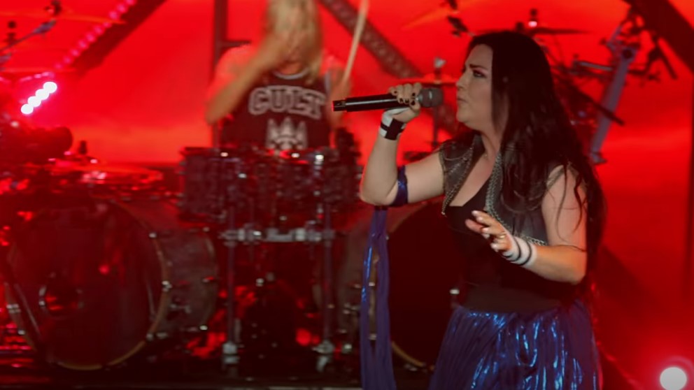 Evanescence Julkaisi Livevideon Broken Pieces Shine Metalliluola Evanescence Julkaisi Livevideon Broken Pieces Shine Metalliluola